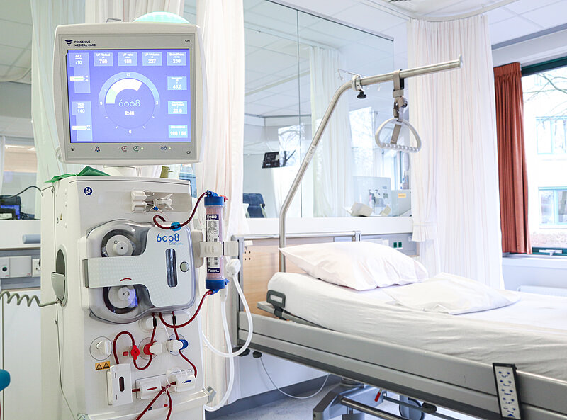 Patiënt en zorgverleners blij met komst nieuwe dialyseapparatuur | CWZ ...